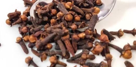 Cloves help strengthen the digestive system and immunity - Azad Soch